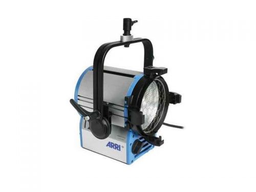 Buy - ARRI True Blue T2 (2KW) Manual Spotlight - Production Gear Ltd ...